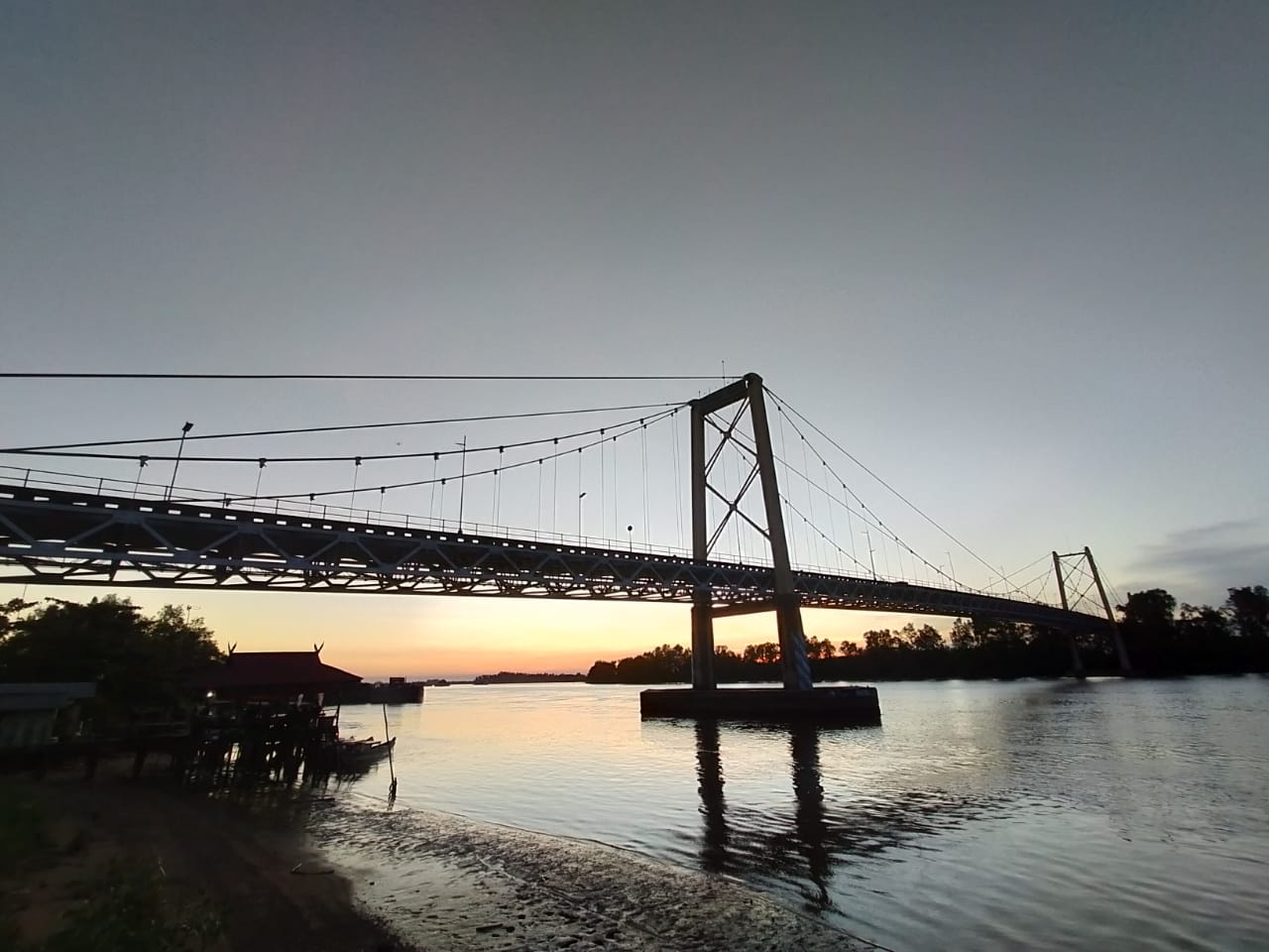 Sunset over Barito Bridge | Heru Susetyo Nuswanto -half the teacher ...